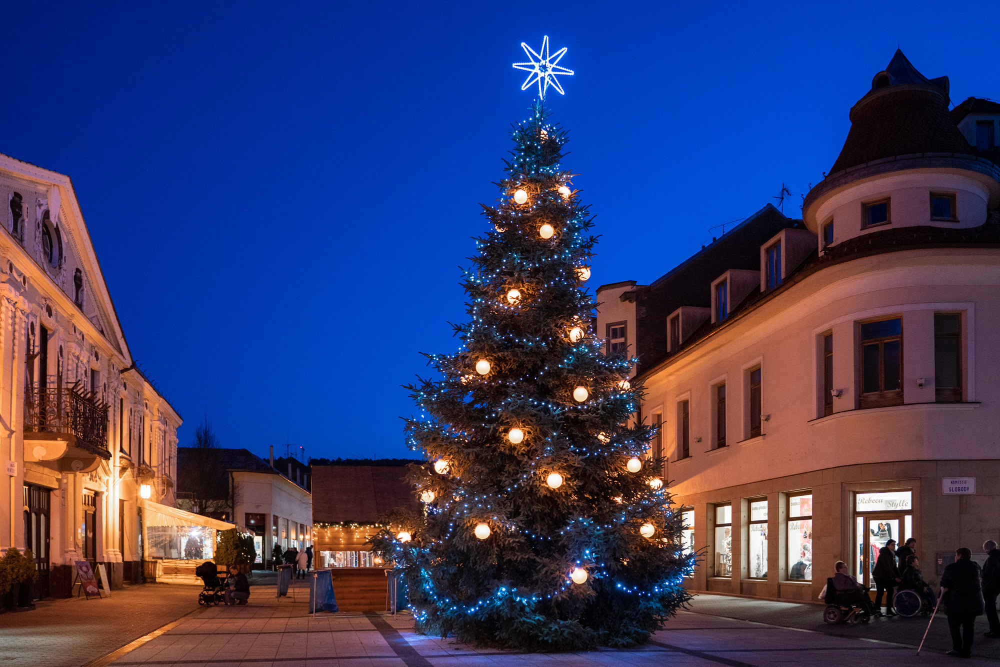 Vianočný strom v Piešťanoch 2019 | BLACHERE Illumination SK Vianočný strom v Piešťanoch 2019 | BLACHERE Illumination SK